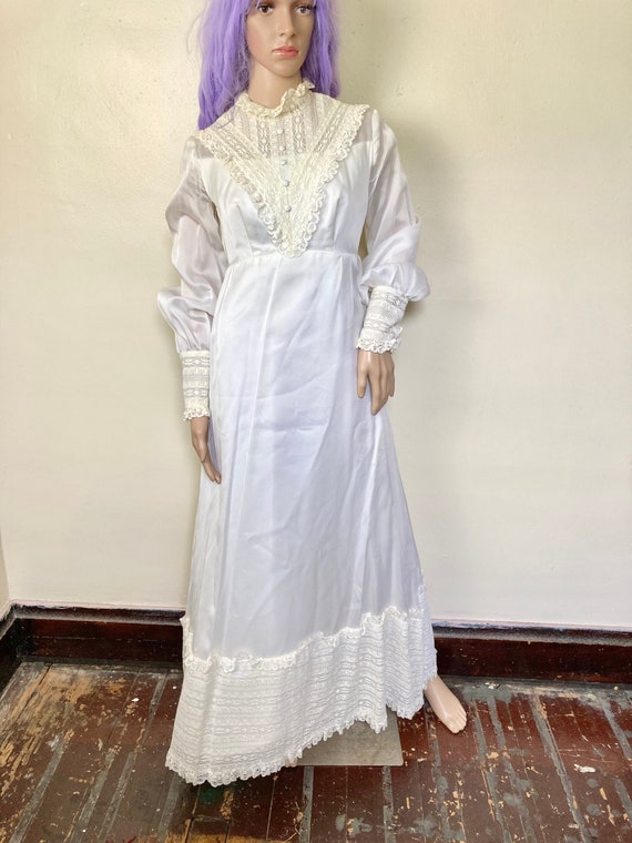 White Bohemian Lace Vintage 70s High Neck Gunne Sax S… Gem