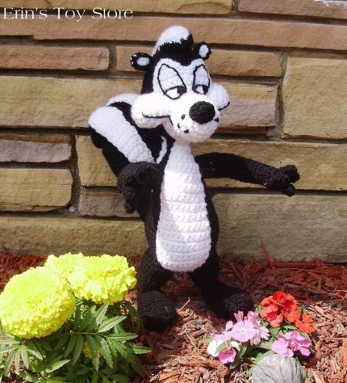 Sammy Skunk A Crochet Pattern by Erin Scull - Etsy