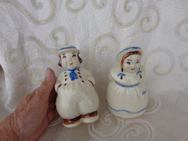 Vintage Dutch Girl Carrying Buckets Salt & Pepper Shaker,Dutch Girl ...