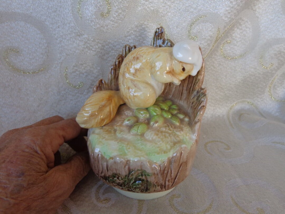 CHIPPEE HACKEE MUSICBOX - Peter Rabbit Stories - by Beatrix Potter for ...