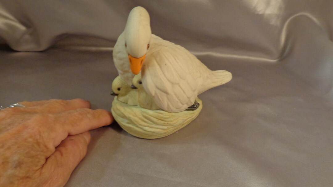 MOTHER SWAN and CYGNETS Figurine - "reginas Young Ones" by Carreen - 5 ...