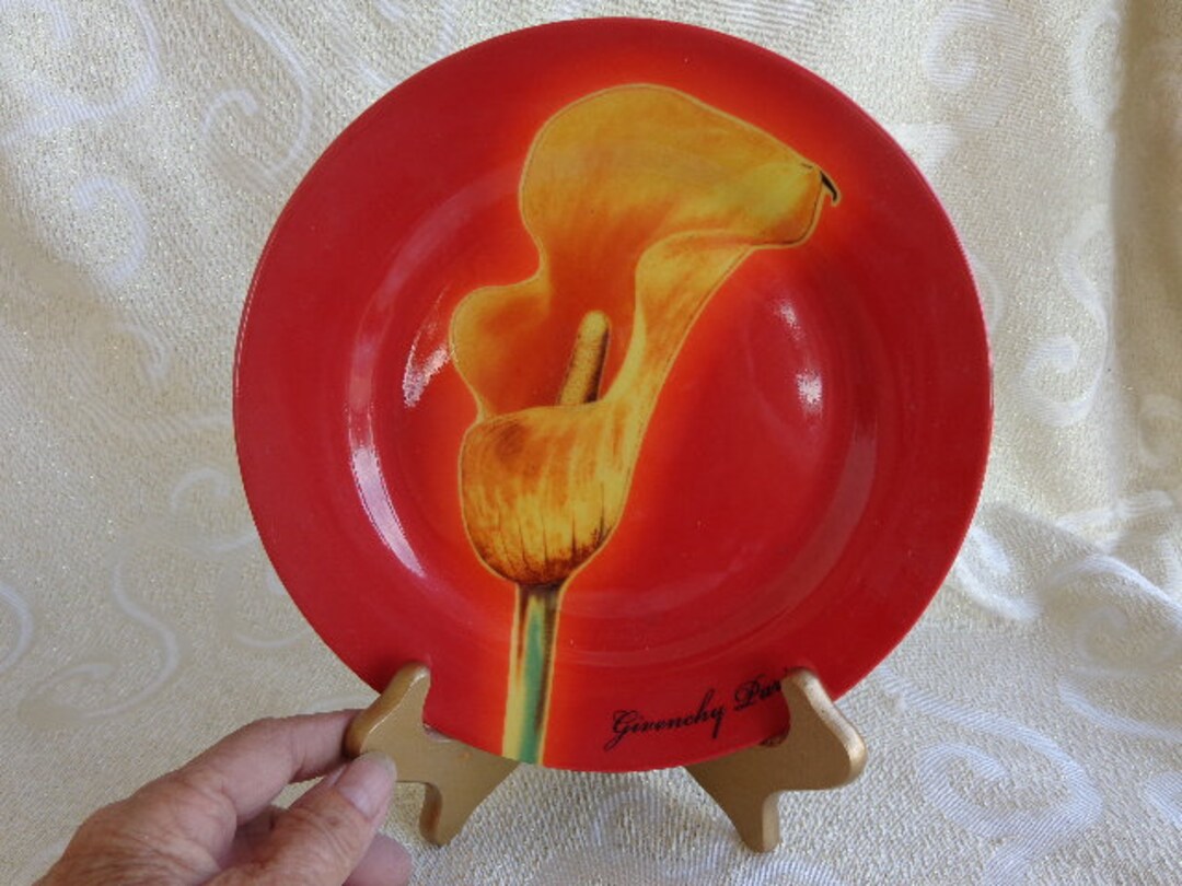 GIVENCHY PARIS CALLA Lily Les Fleurs Plate 8 1/4 Red Plate With Yellow ...