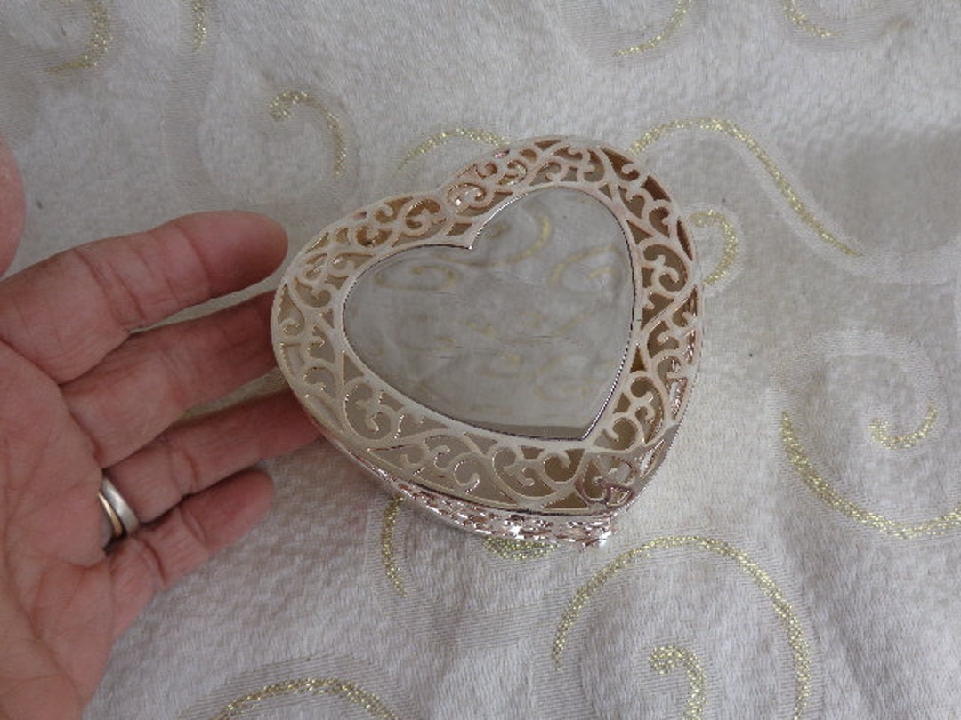 SILVER HEART RING Box - Silver Tone Exterior Heart Shape Footed Trinket ...
