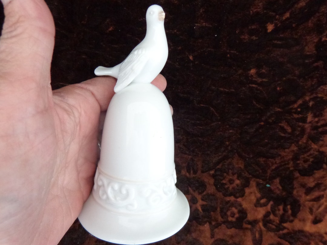 AVON TAPESTRY COLLECTION 5 1/4" Bell - 1981 Porcelain Bell With Dove ...