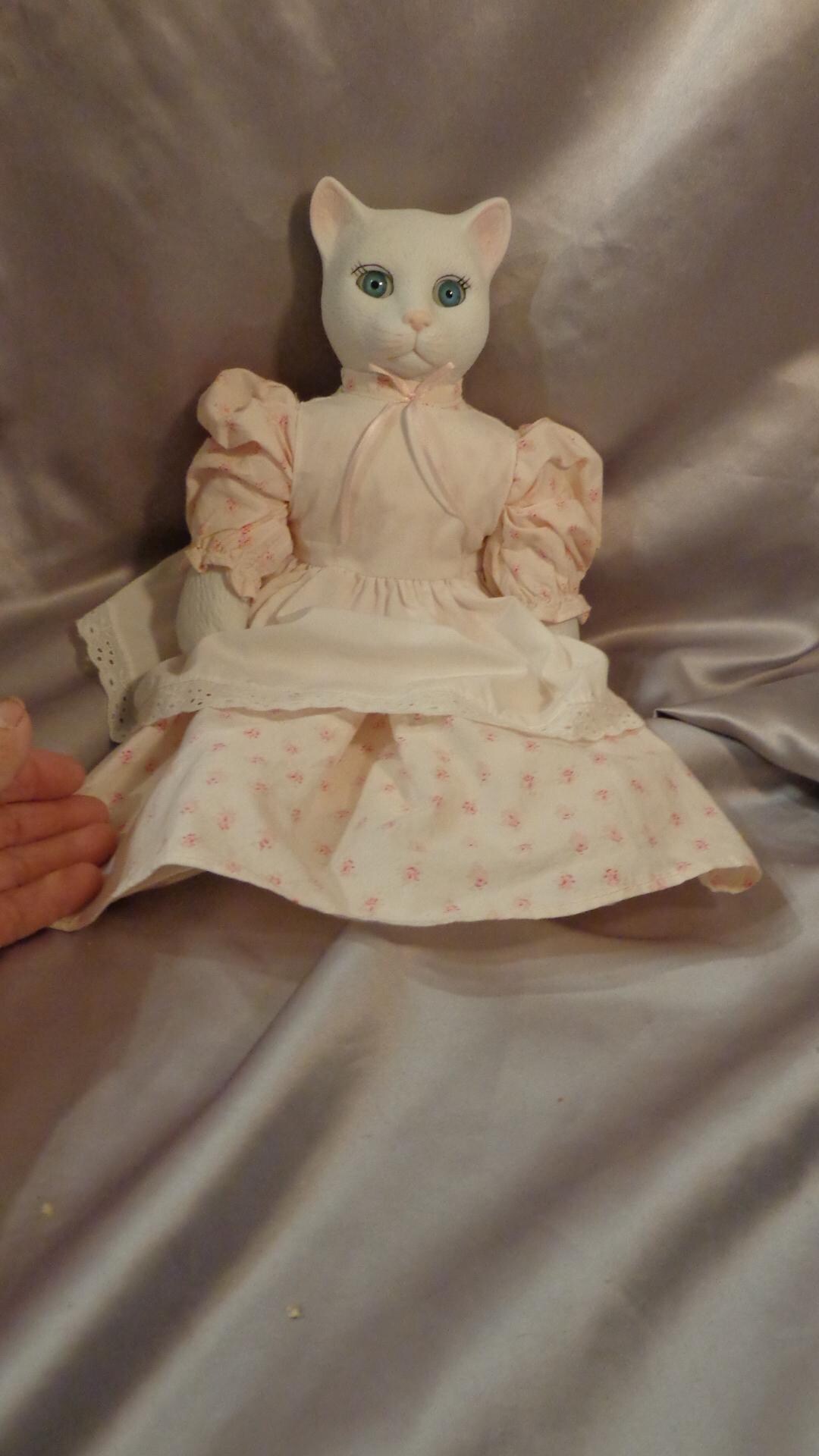 1992 GOEBEL CAROLE ANNE Musical Cat Doll - 16"h With Dress Length ...