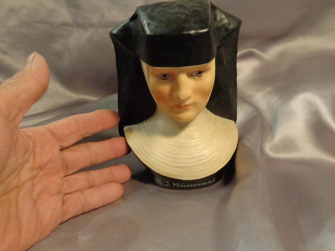 1978 GOEBEL NUN BUST - M.J. Hummel Figurine - Signed 6"h X 5"w X 3 1/2 ...