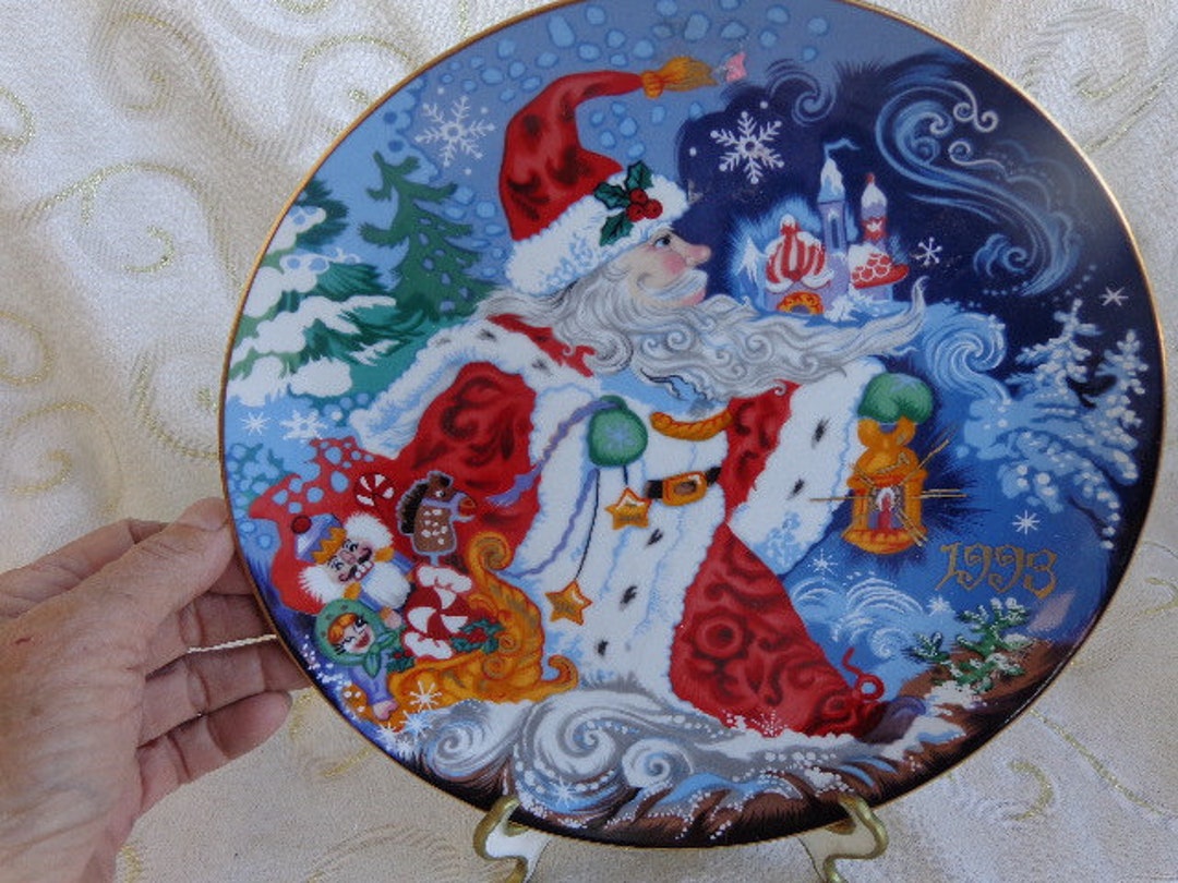 F&F FATHER FROST Plate 9 1/4 Gold Trimmed 1993 father Frost and the ...