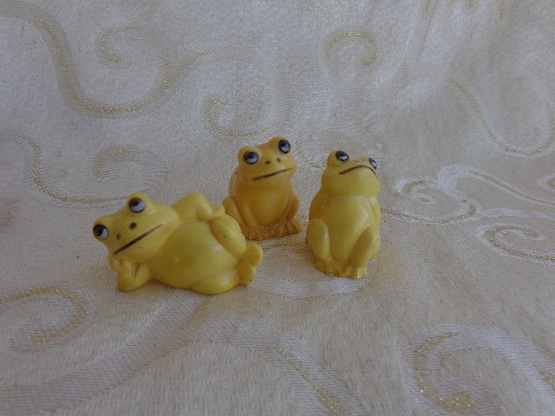 3 PLASTIC LITTLE YELLOW Frogs Plastic 1 1/2 High - Etsy