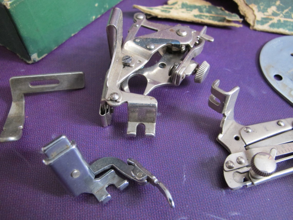 1935 Vintage Singer Sewing Machine ATTACHMENTS PARTS 360539 - Etsy
