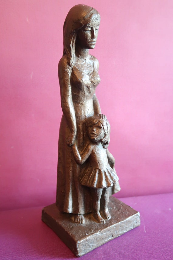 Mother Daughter Sculptures
