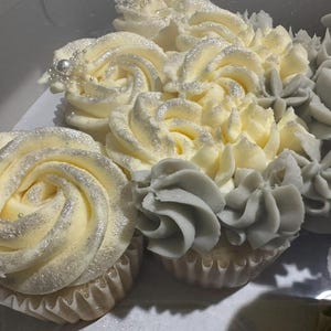 Engagement Ring Cupcake Pull Apart Cake NO SHIPPING! (pick up Only ...