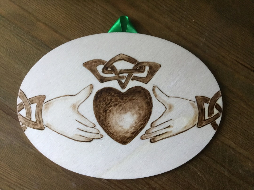 Irish Claddagh Wooden Oval Plaque 5x7” - Etsy