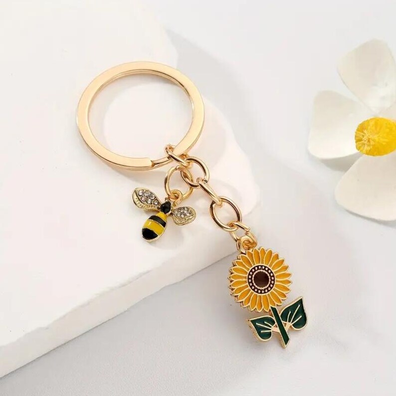 Vintage Cartoon Cute Sunflower Bee Keychain, Creative Alloy Drip Oil ...