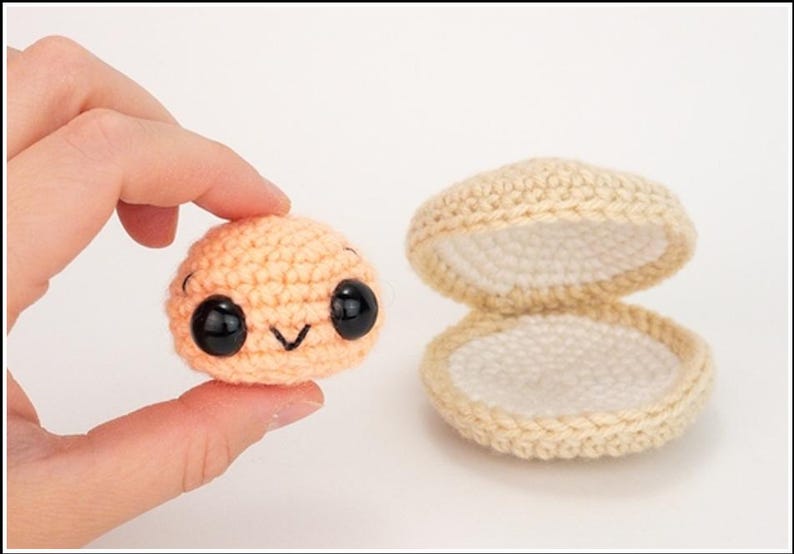 Cute Crochet Clam and Pearl Amigurumi Pattern – Adorable Sea-inspired ...