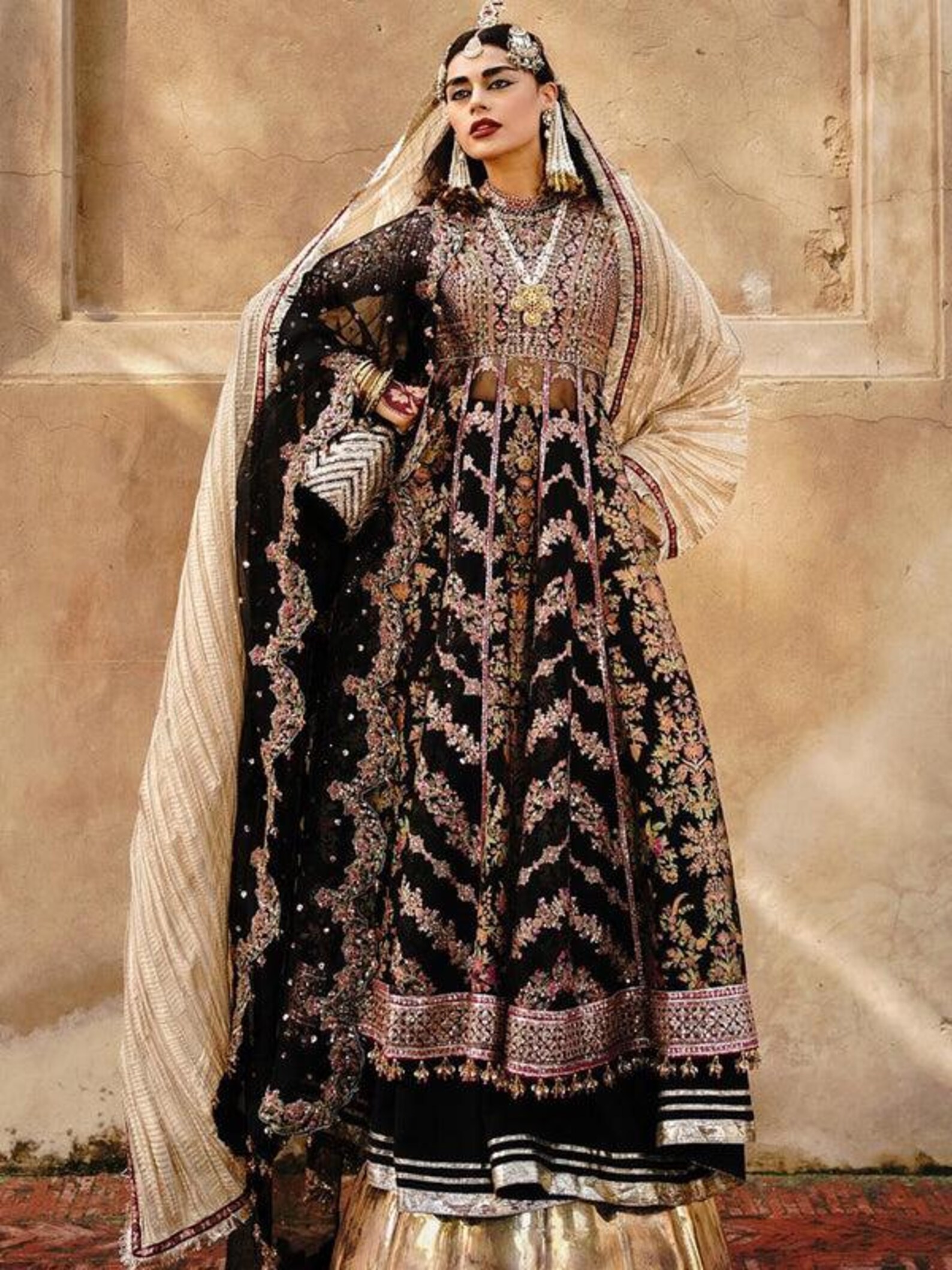 Black Pakistani Shawls Pashmina Jacquard Zari Shawl & Wrap for Weddings ...