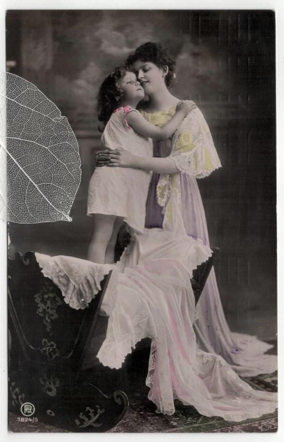 1910 HANNI REINWALD & Miss WALLY in Tender Mother Daughter Embrace ...