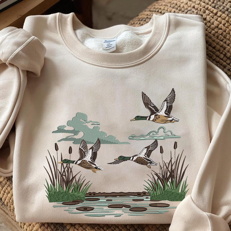 Embroidered Duck Design, Hunting Dog With Duck Embroidery, Wildlife ...