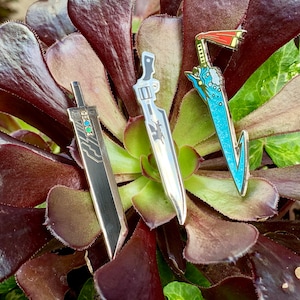 Final Fantasy Weapons Enamel Pins - FF7 Buster Sword - FF8 Gunblade ...