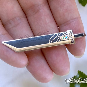 Final Fantasy Weapons Enamel Pins - FF7 Buster Sword - FF8 Gunblade ...