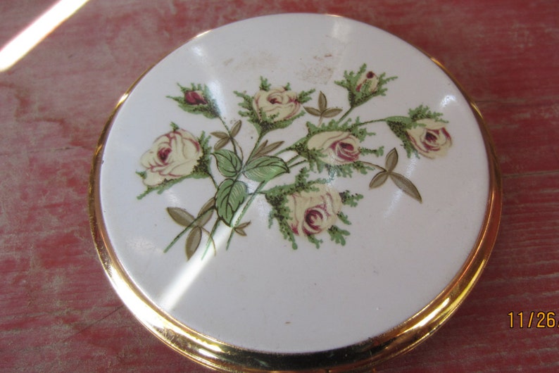 Stratton White Enamel Compact Flower Bouquet Design Vintage | Etsy