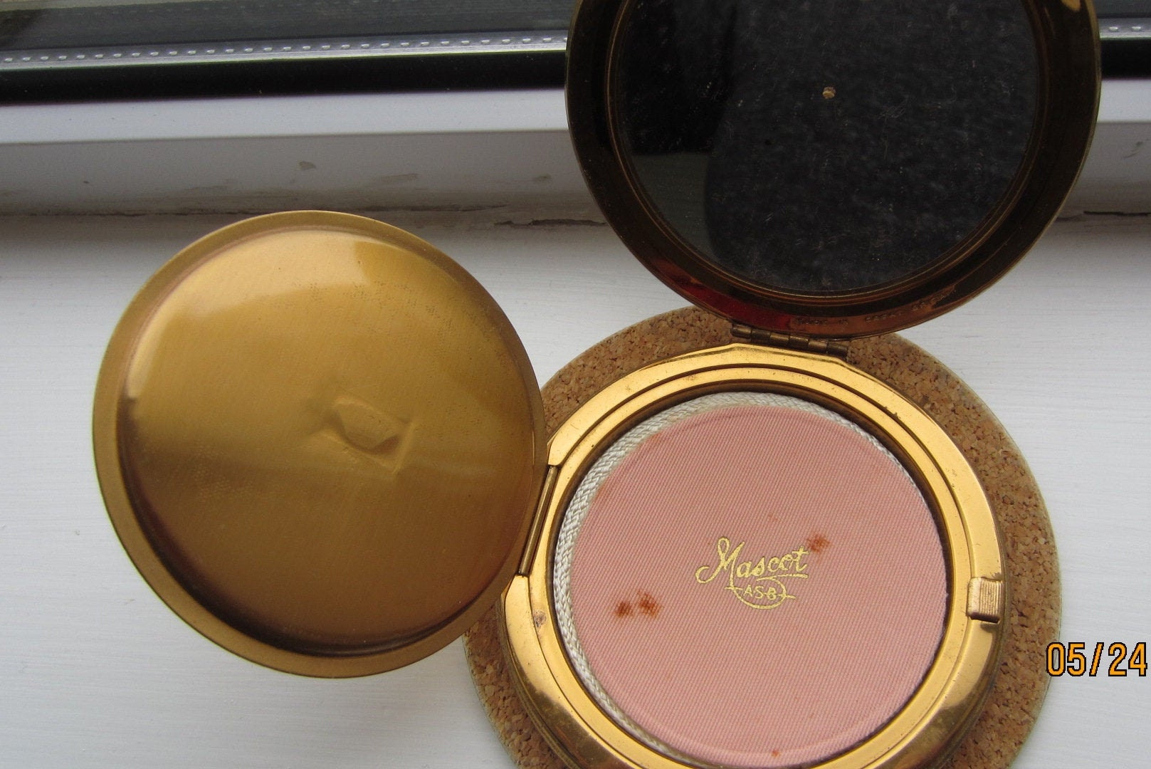 Mascot Compact Vintage With Black and Gold Enamel Design Make - Etsy