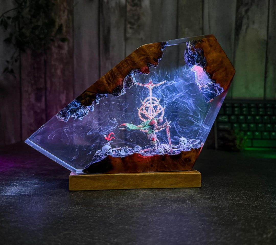 Fa.llen Kn.ight Tar.nish.ed Resin Epoxy Lamp, Kn.ight 3D Epoxy Resin ...