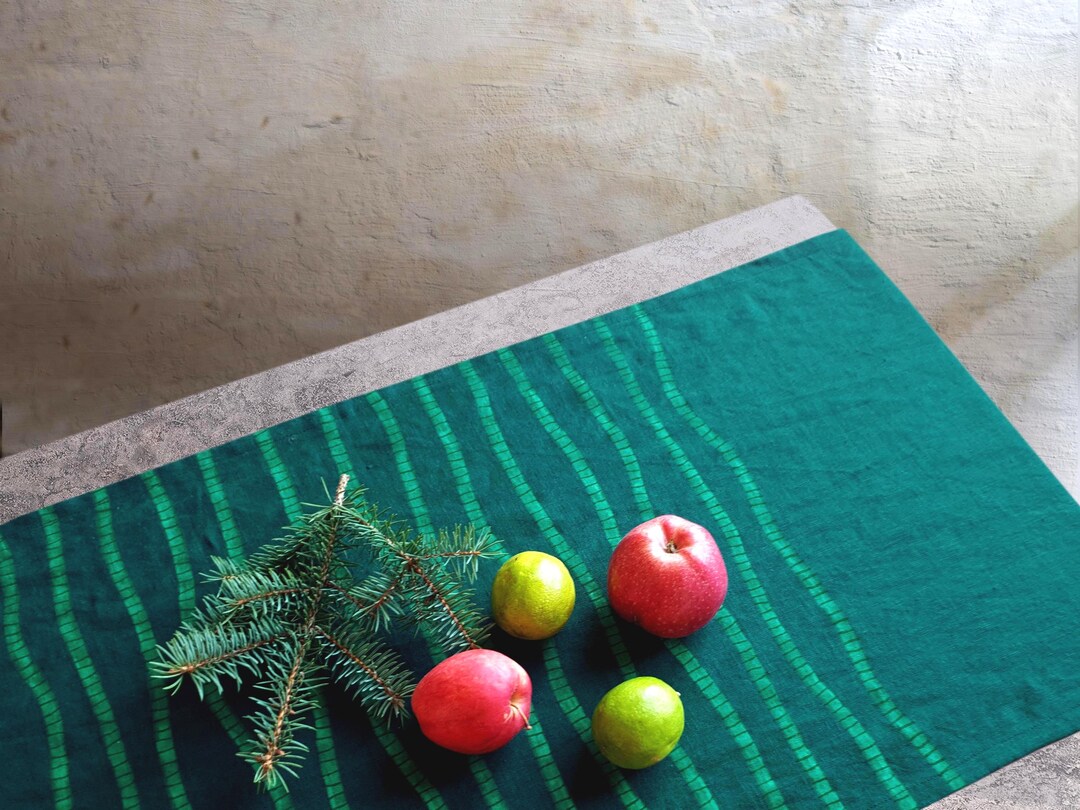 Emerald Green Linen Table Runner – Stonewashed Spring Dining Decor - Etsy