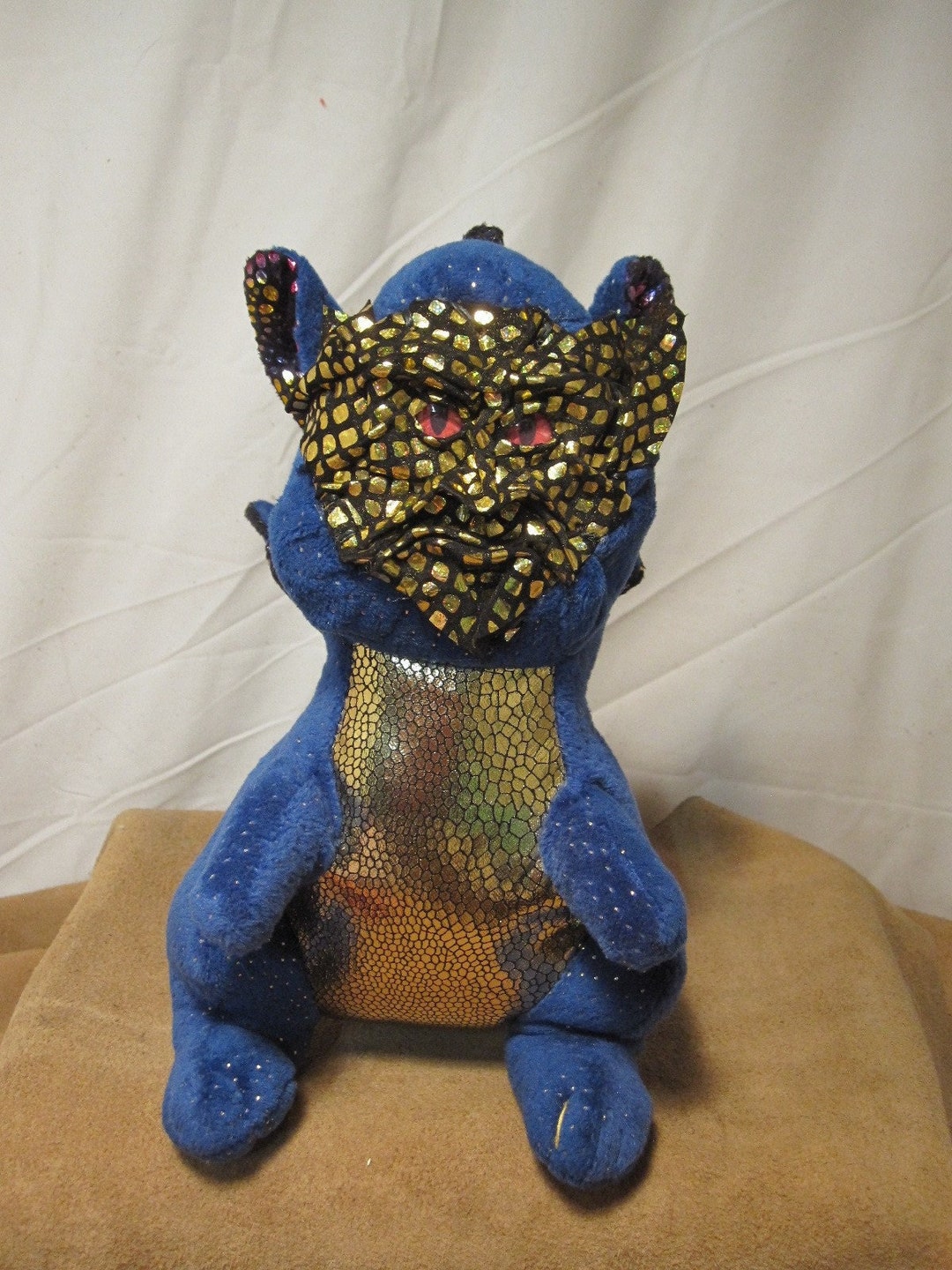 Grichels G-wok Scaly Black and Gold With Red Firestorm Slit Pupil Eyes ...