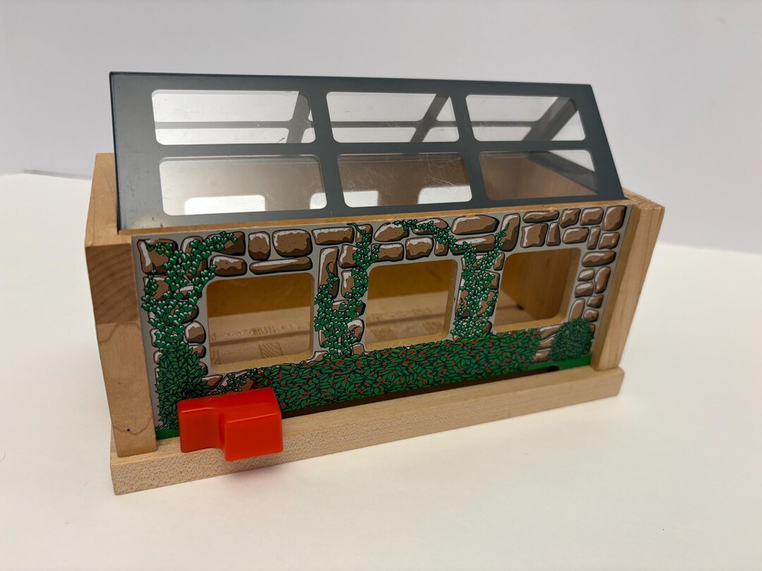 Thomas & Friends Wooden Railway Train Tank- Useful Engine Shed HTF ...