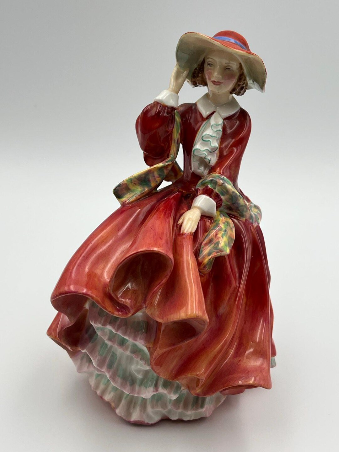 Royal Doulton "top of the Hill" Figurine, Model HN 1834. England. Mint ...