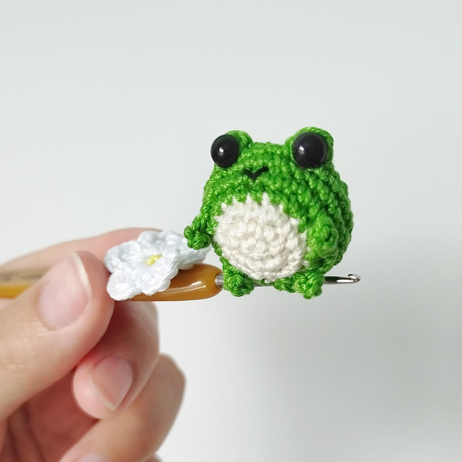 Little Frog With Flower Crochet Pattern, Easy Crochet Pattern Amigurumi ...