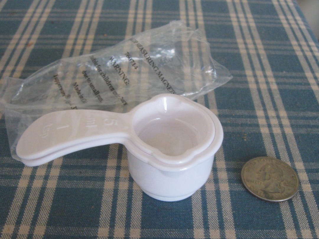 Tupperware Measuring Spoon Cups Magnets Tiny Treasures Magnet Teaspoon ...