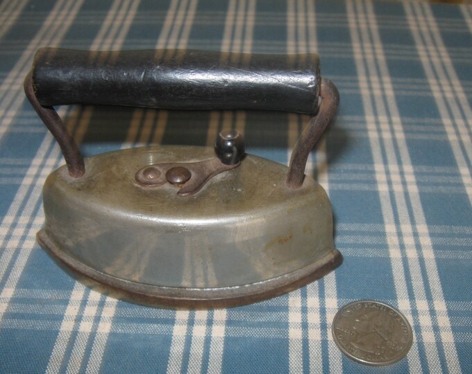 Antique Iron Vintage Miniature Sad Iron Dover Lace Iron Primitive ...