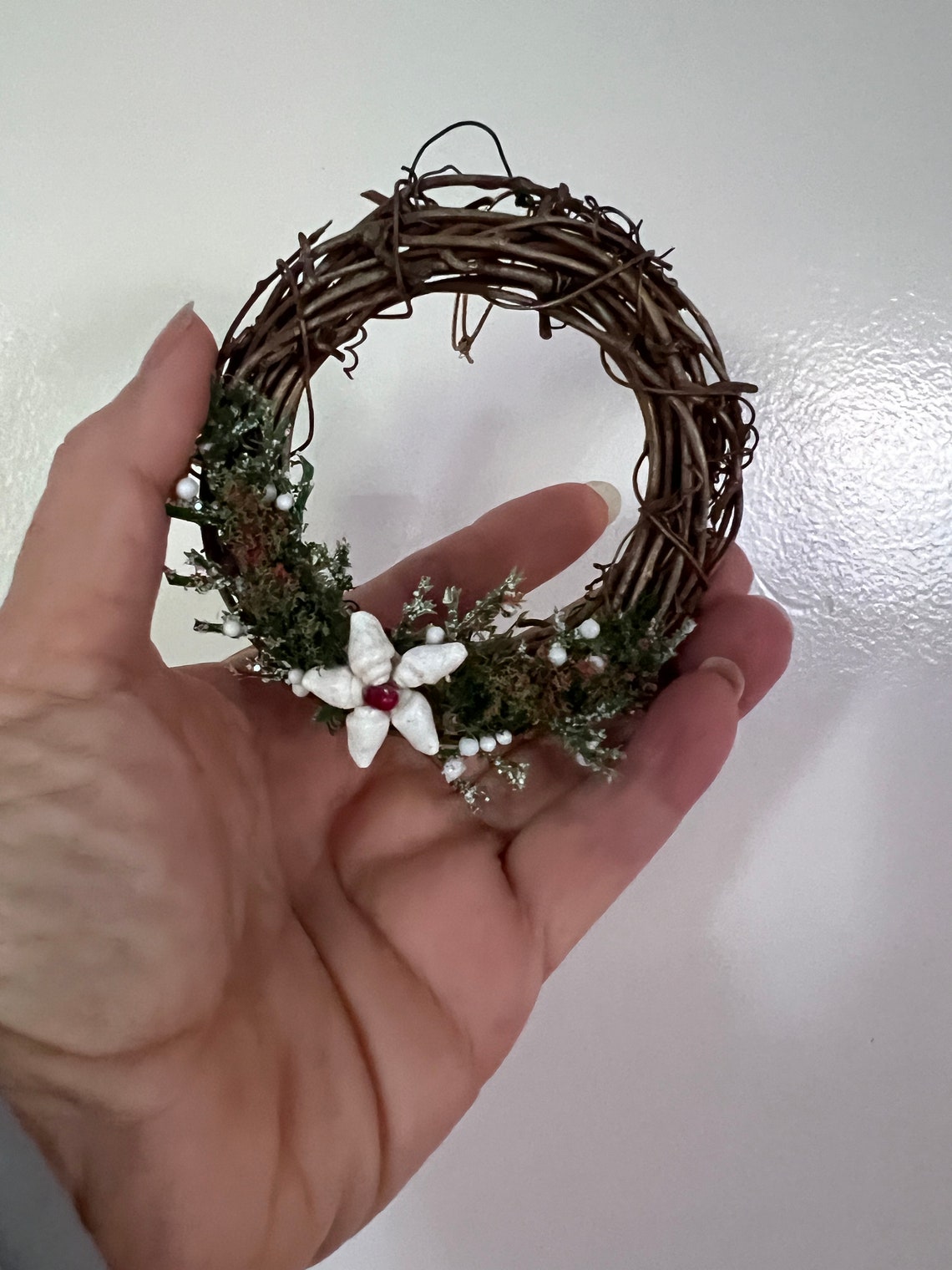 Wreath With Conch Shell Flower and Faux Greenery, Miniature Grapevine ...