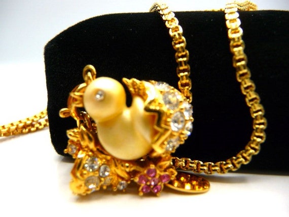 Nolan Miller tiny peeping chick bursting egg charm pe… - Gem