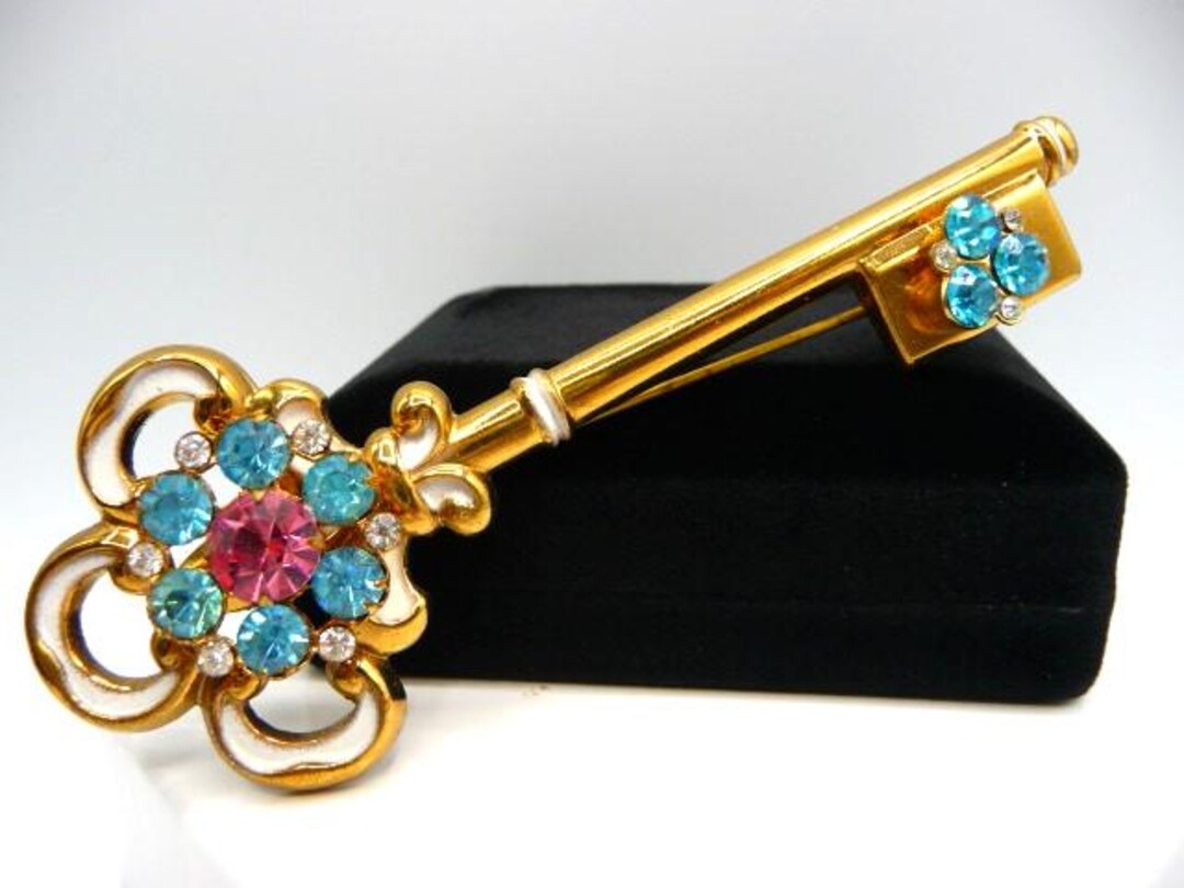 Pegasus Coro Bejeweled Enameled Key Brooch Pin, Signed Vintage, 1945 ...