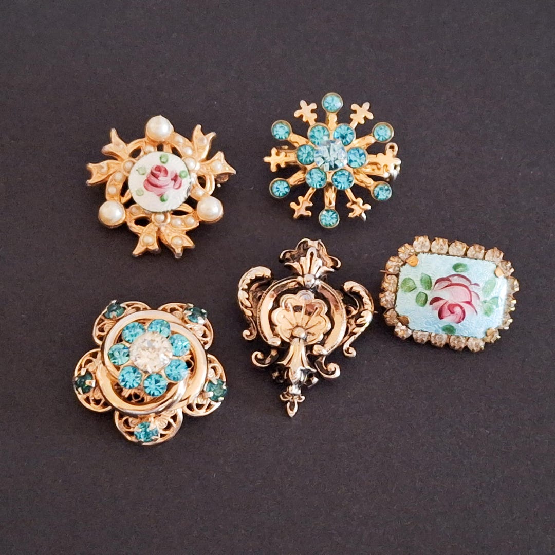 Vintage Lot of Small Brooches, Scatter Pins, Rhinestones, Gold, Enamel ...