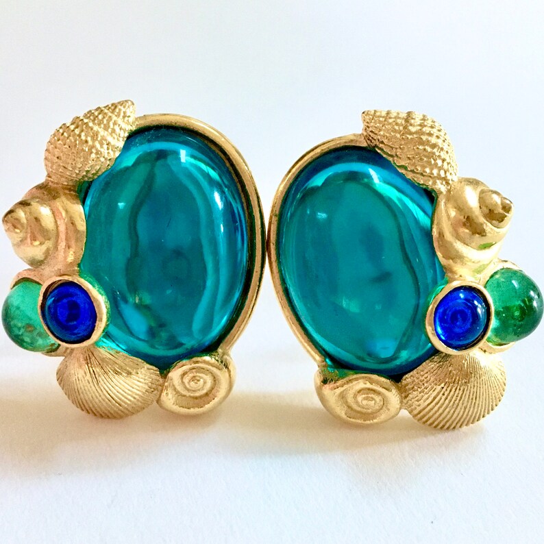 Kunio Matsumoto Trifari Blue Glass & Gold Tone Seashell Clip on ...