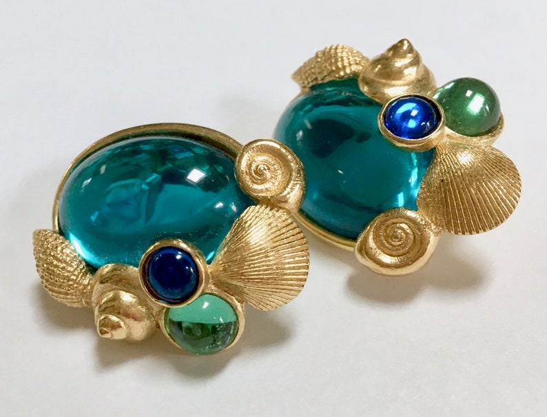 Kunio Matsumoto Trifari Blue Glass & Gold Tone Seashell Clip on ...