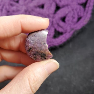 Star Ruby Polished Moon Crystals Stones Crystal Natural Schiller Silver ...