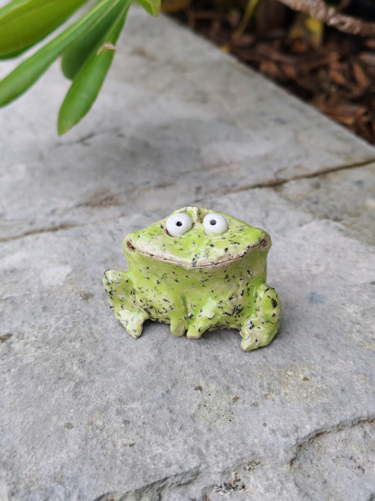 Ceramic Frogs - Ceramic Frog - Ceramic Frog Figurines - Funny Ceramic ...