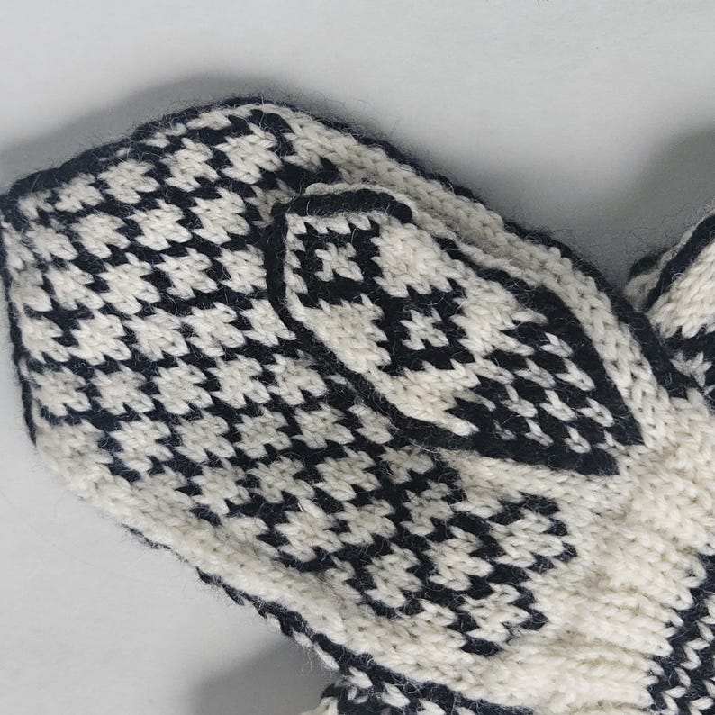 Hand-knitted Norwegian Selbuvott Mittens in Wool - Etsy