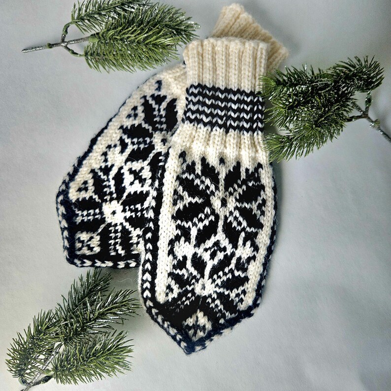 Hand-knitted Norwegian Selbuvott Mittens in Wool - Etsy