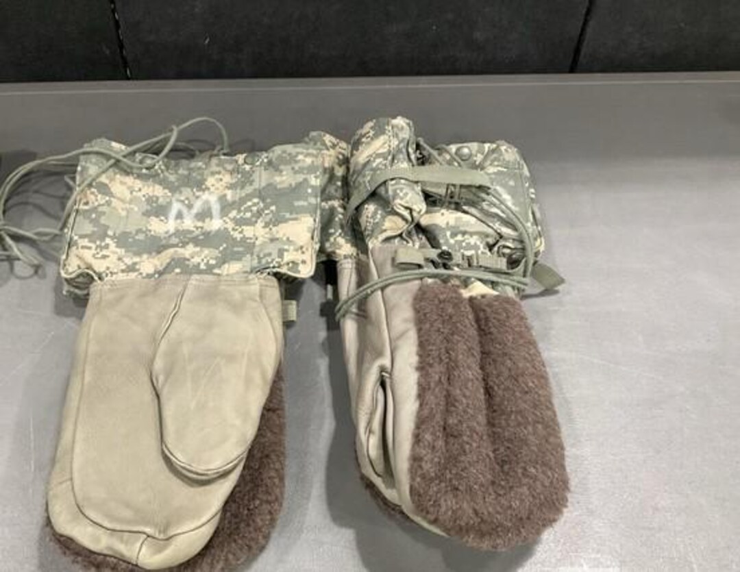 Genuine US Military Extreme Cold Weather Mittens. ACU Camouflage High ...