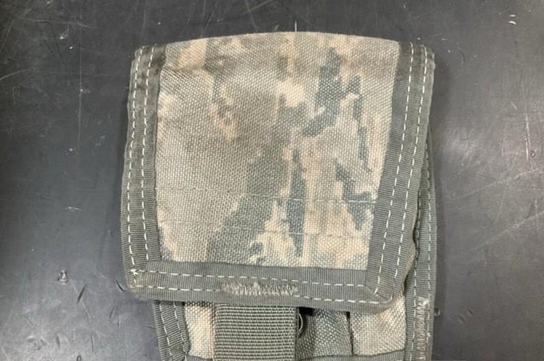 Genuine US Military Police Single Handcuff Pouch. ACU Camouflage ...