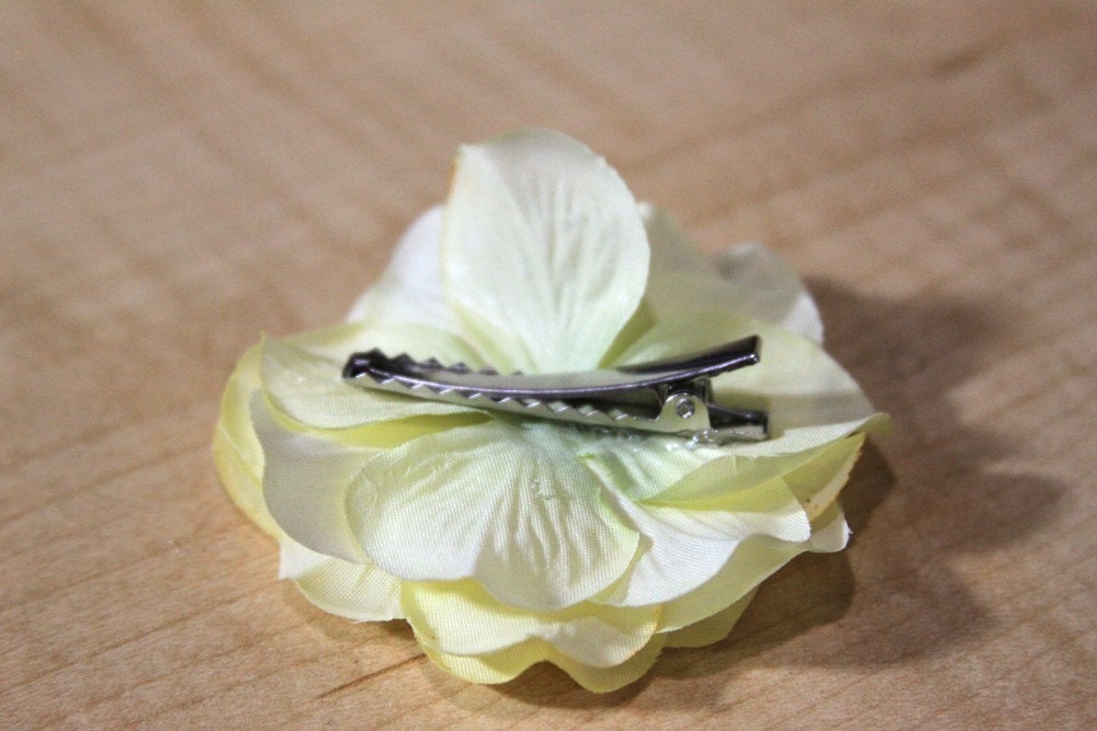 1 Light Yellow Flower on an Alligator Clip- Handmade Hair Flower ...