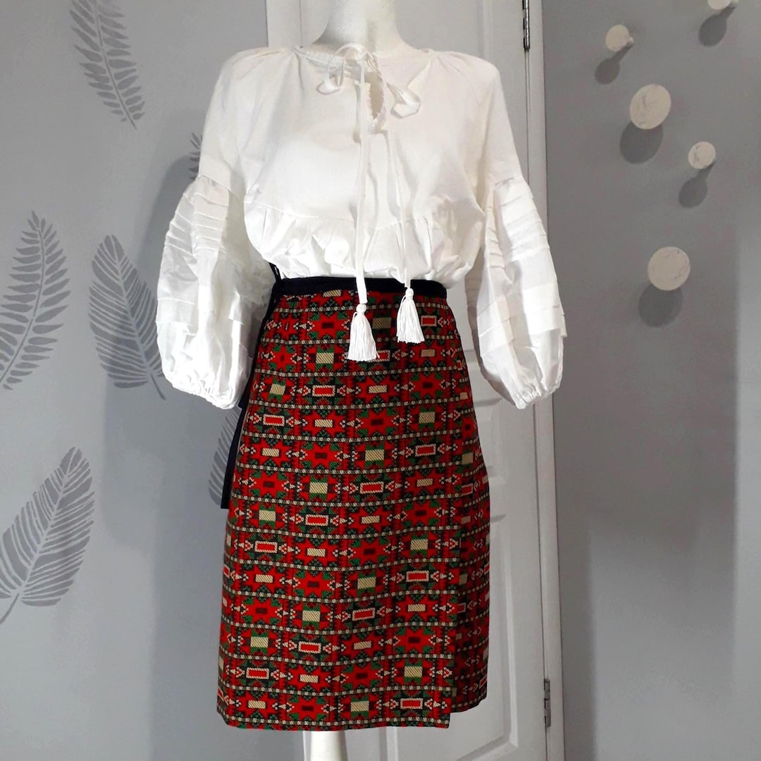 Ukrainian Women's Traditional Costume, Set of Blouse and Skirt Plakhta ...