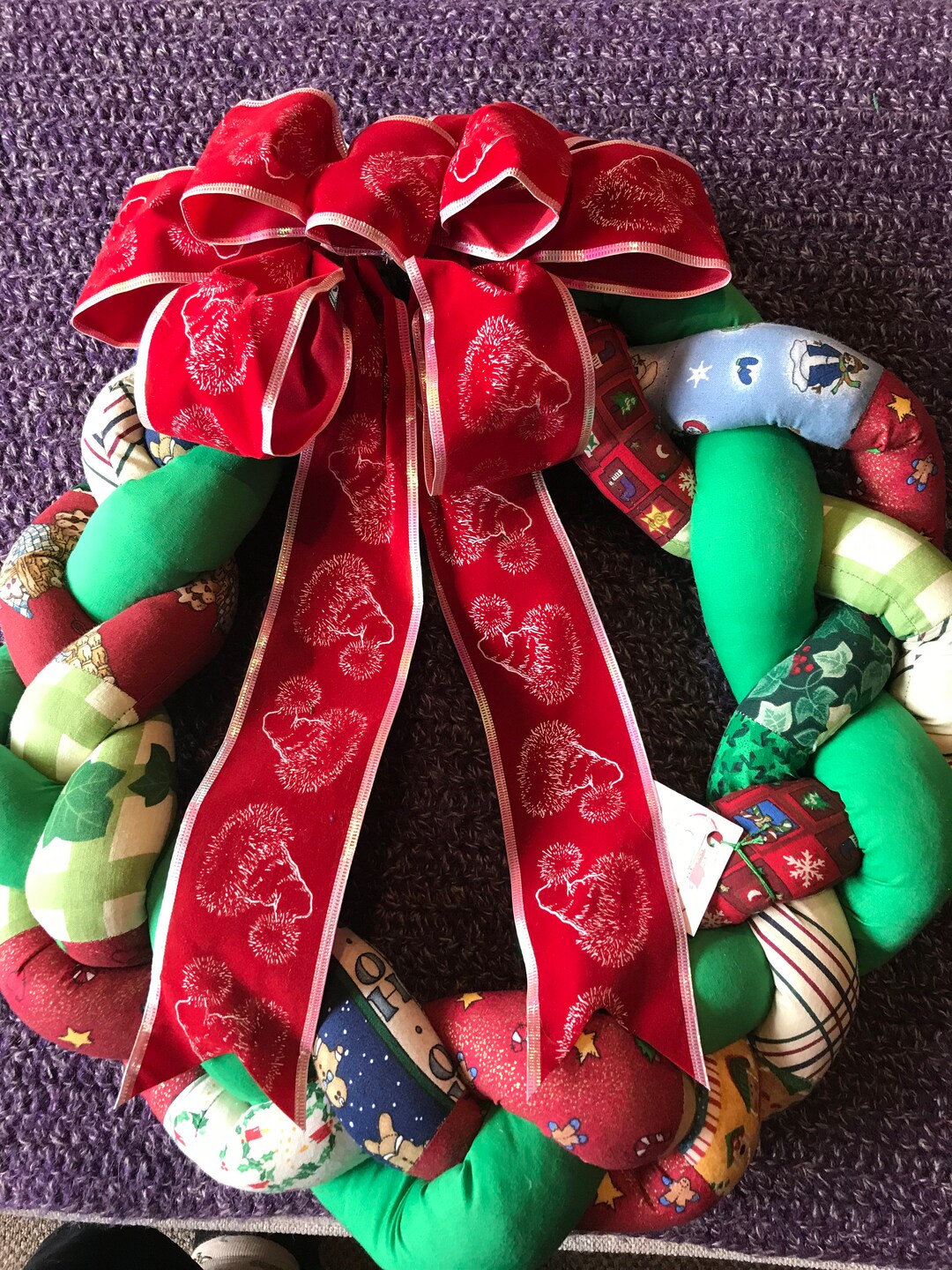 Christmas Wreath Braided Green and Patchwork Holiday Fabrics Form 15 X 18 Round Wreath Red ...
