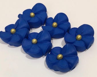 100 White Royal Icing Flowers Approx. Size 3/4” With Gold Sugar Center ...