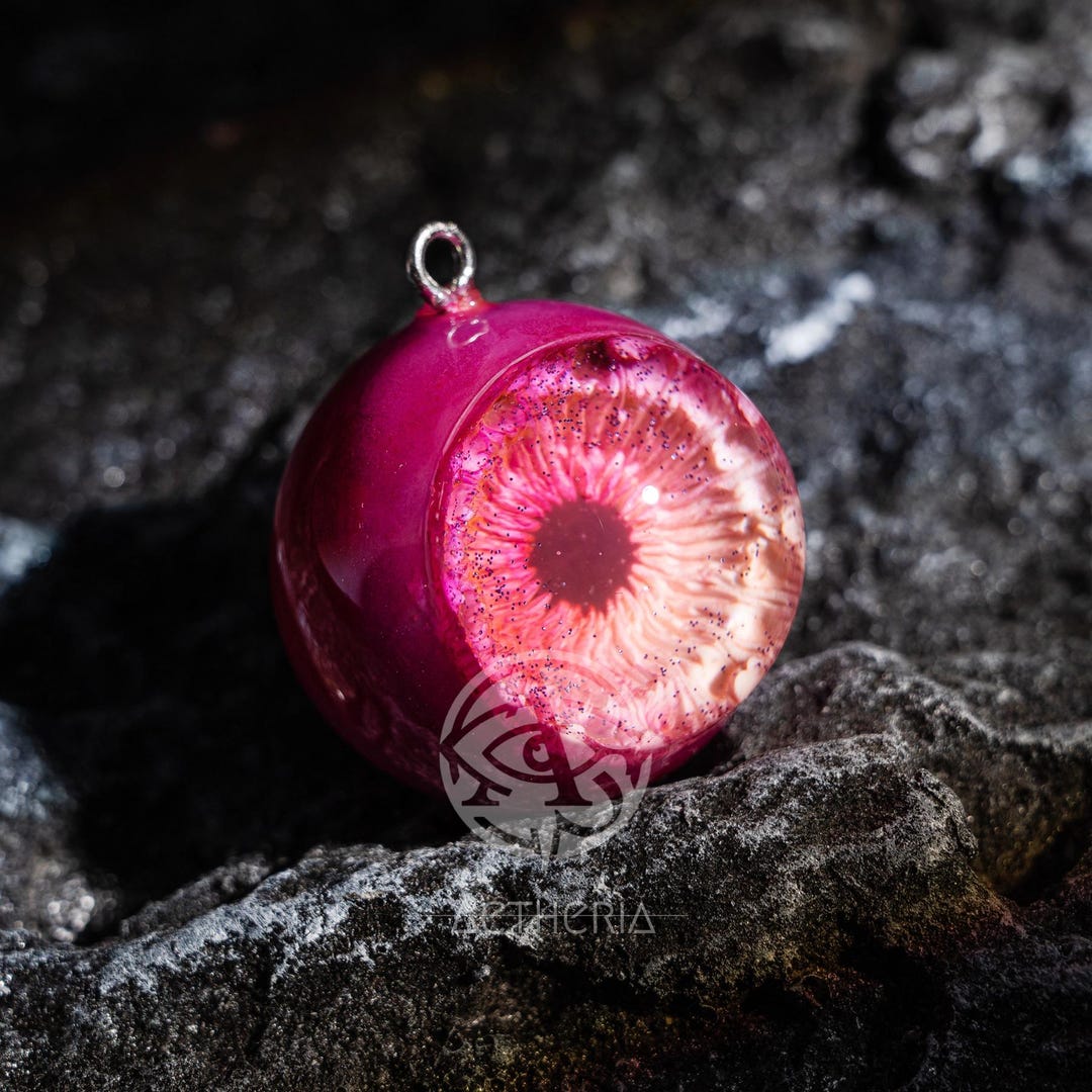 Creepy Realistic Eyeball Pendant Necklace: Gothic Horror Jewelry - Etsy